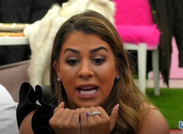 Daniela Santos emociona-se ao rever imagens do seu percurso no Secret Story - Desafio Final